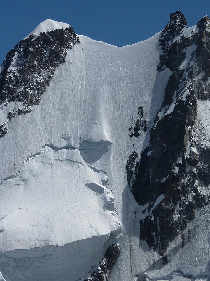 Mont Blanc : Arête de Peuterey par la Face N de l'Aiguille Blanche de ...