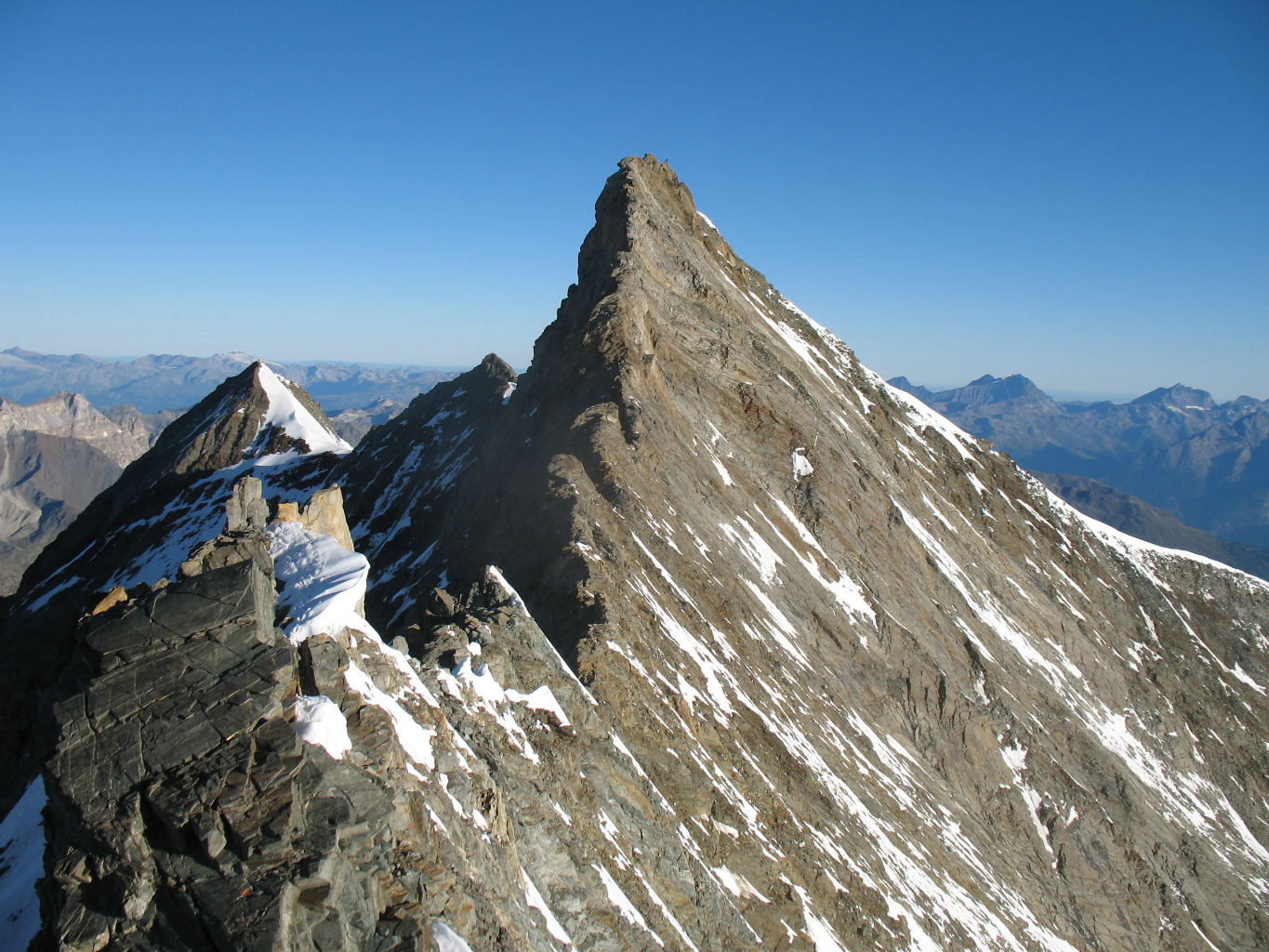 Nadelhorn : Face NNE de la Lenzspitze et traversée du Nadelhorn ...