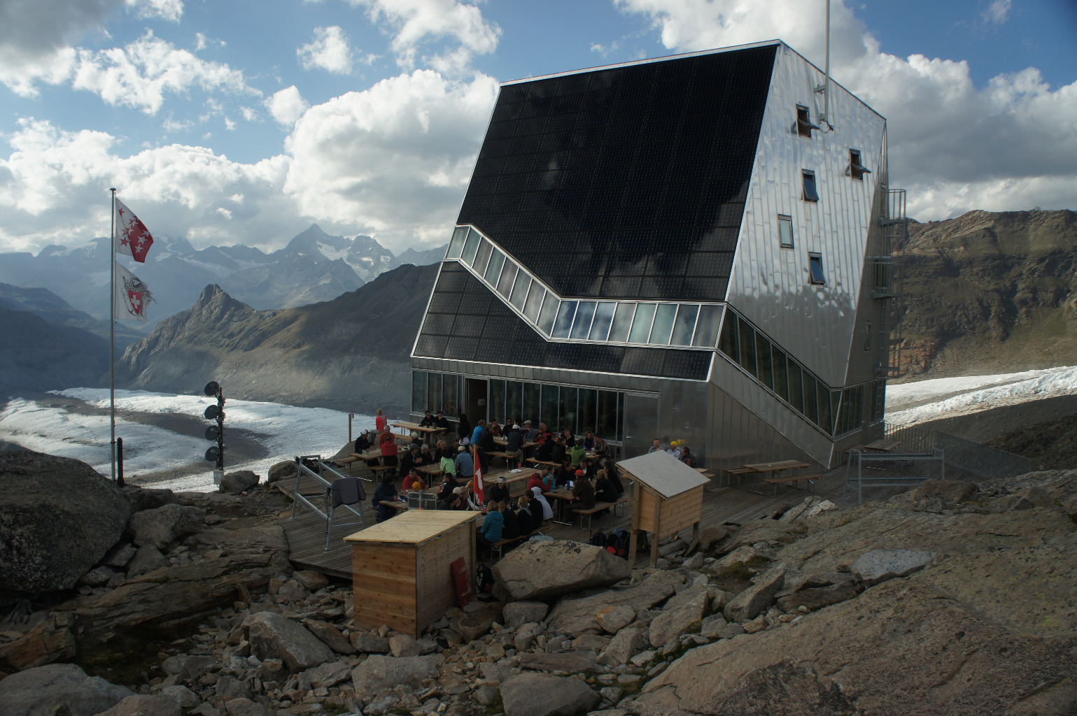 Monte Rosa Hütte SAC - Camptocamp.org