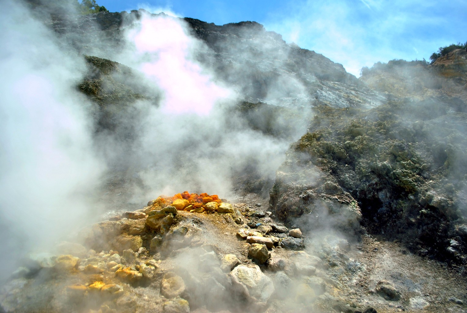 Vulcano Solfatara : tour du cratère - Camptocamp.org