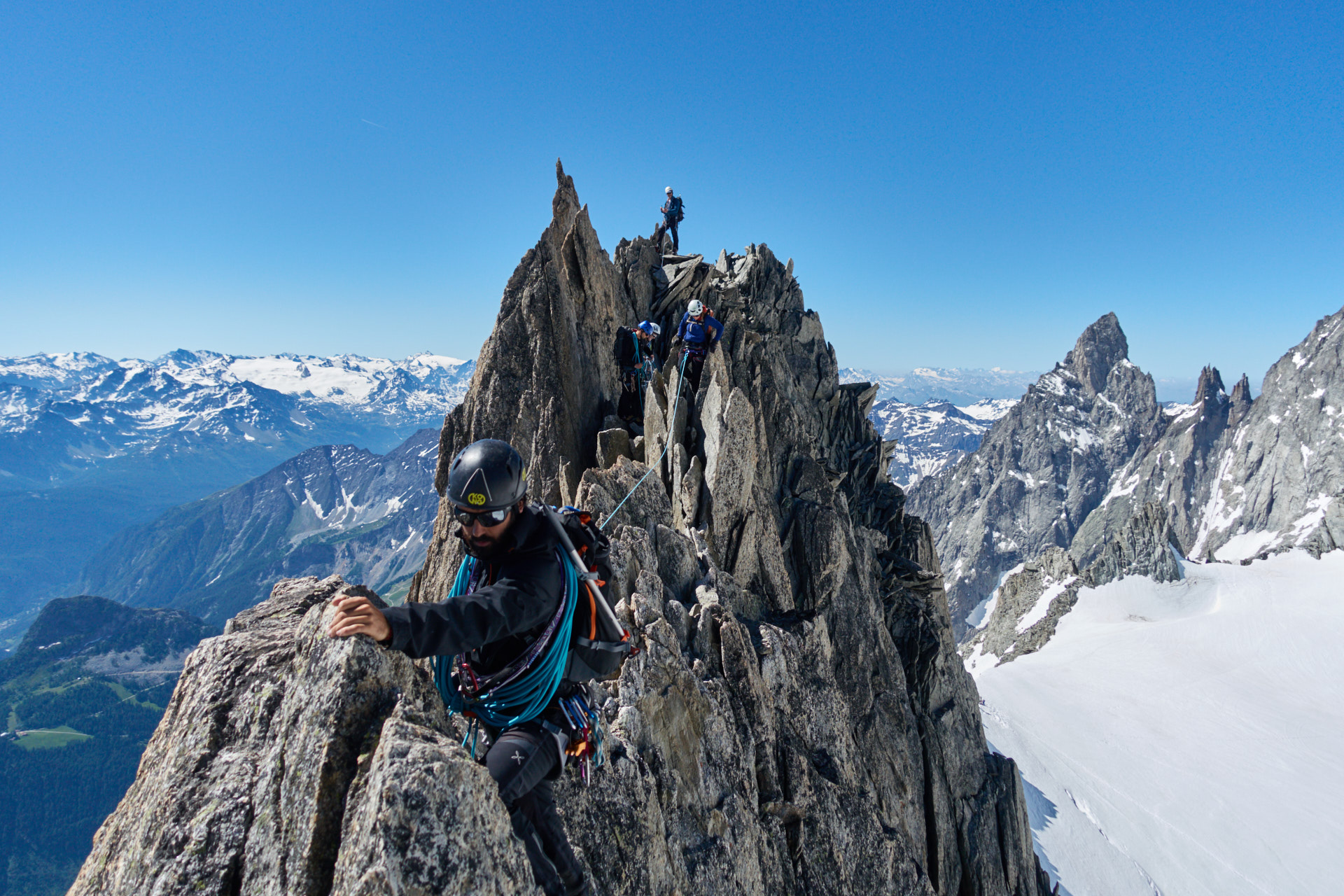 Aiguille d'Entrèves : Traversée SW >> NE - Camptocamp.org